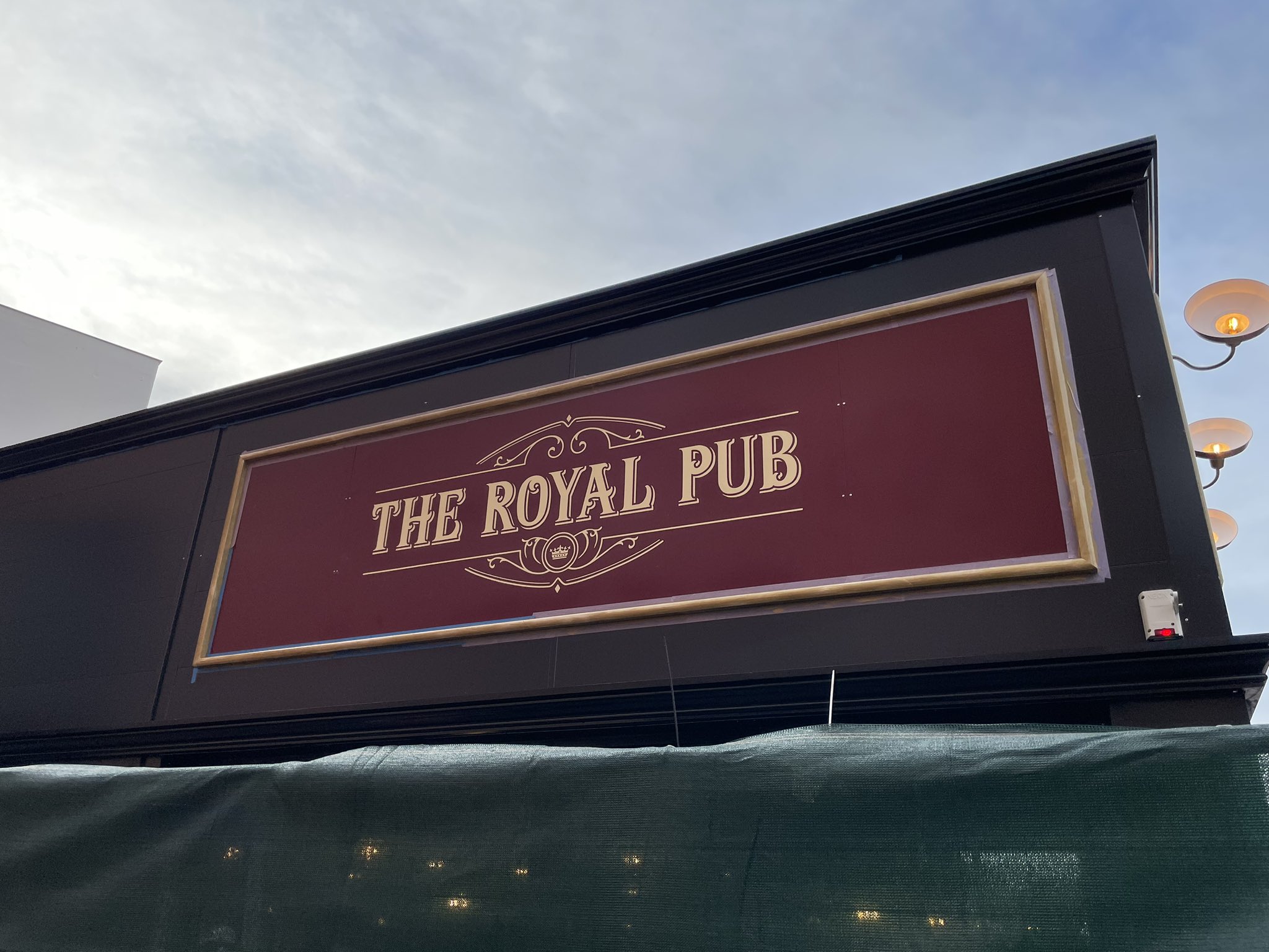 Le King Ludwig’s Castle va se transformer en The Royal Pub ...